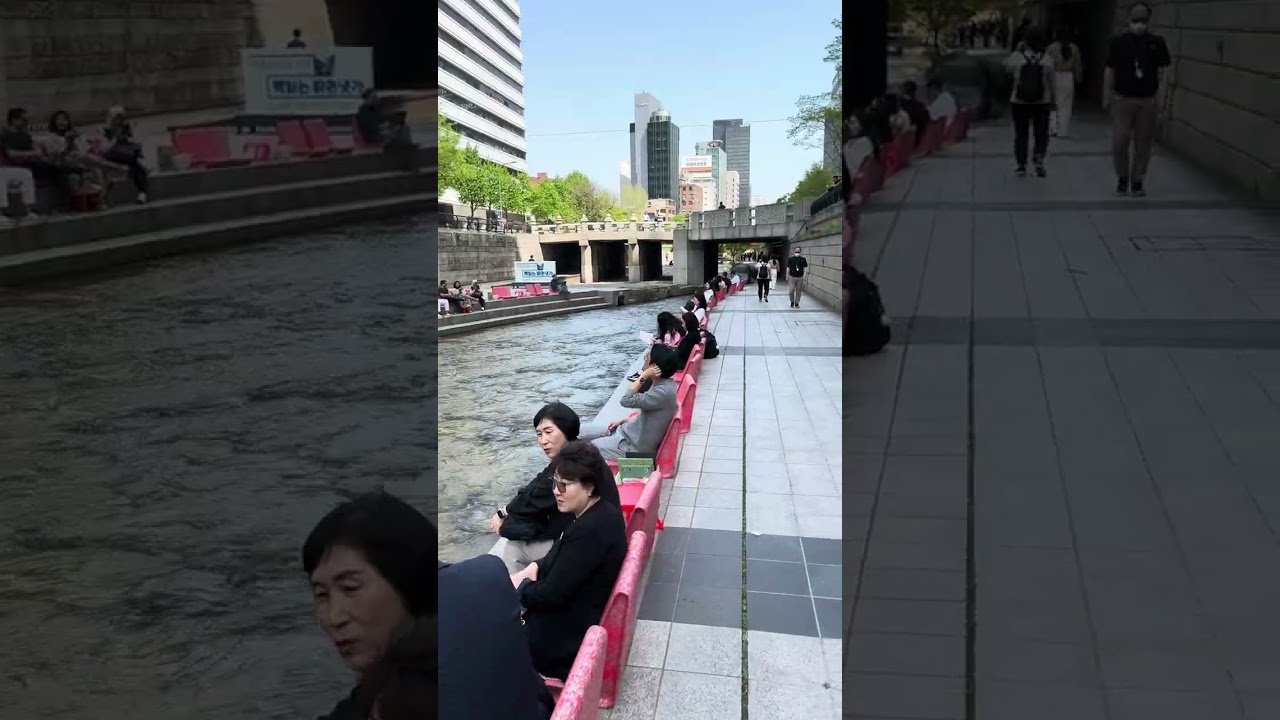 Seoul Outdoor Library at Cheonggeycheon Stream - City Traveller Europe