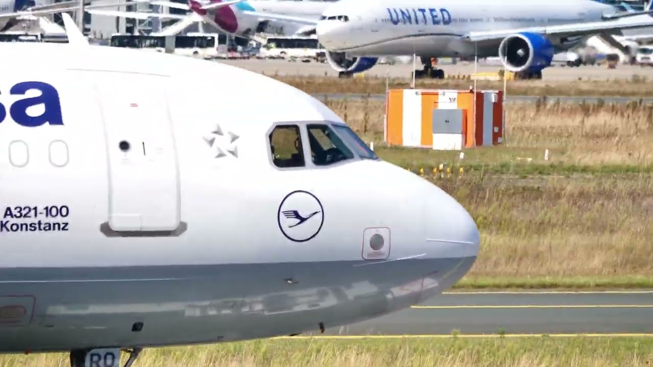 Lufthansa A321 & Vietnam Airlines Dreamliner close up on taxiway - City ...