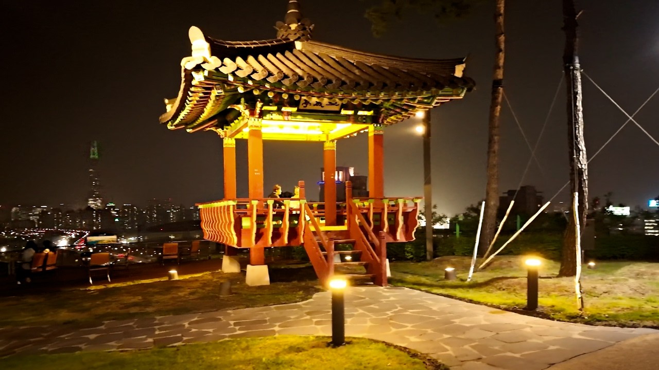 Seoul Night Walk: Samseong Sunrise Park - City Traveller Europe
